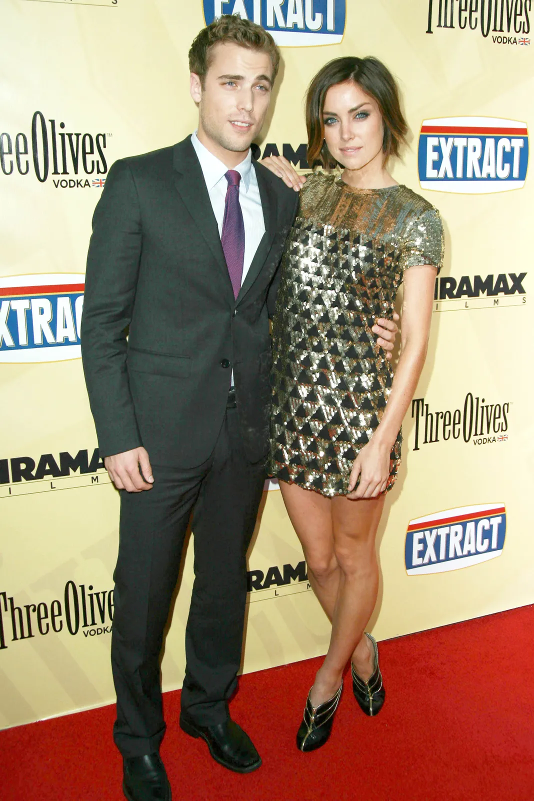Jessica Stroup Boyfriend Dustin Milligan